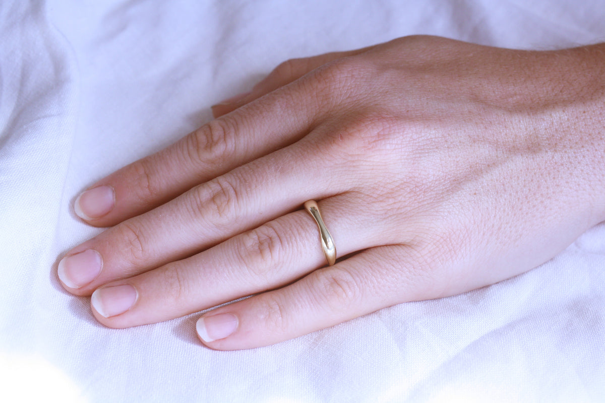 Pinch I Ring – Ochre Objects